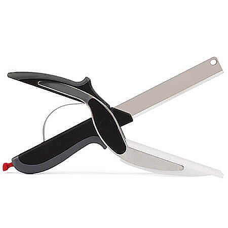 מספריים וקרש חיתוך